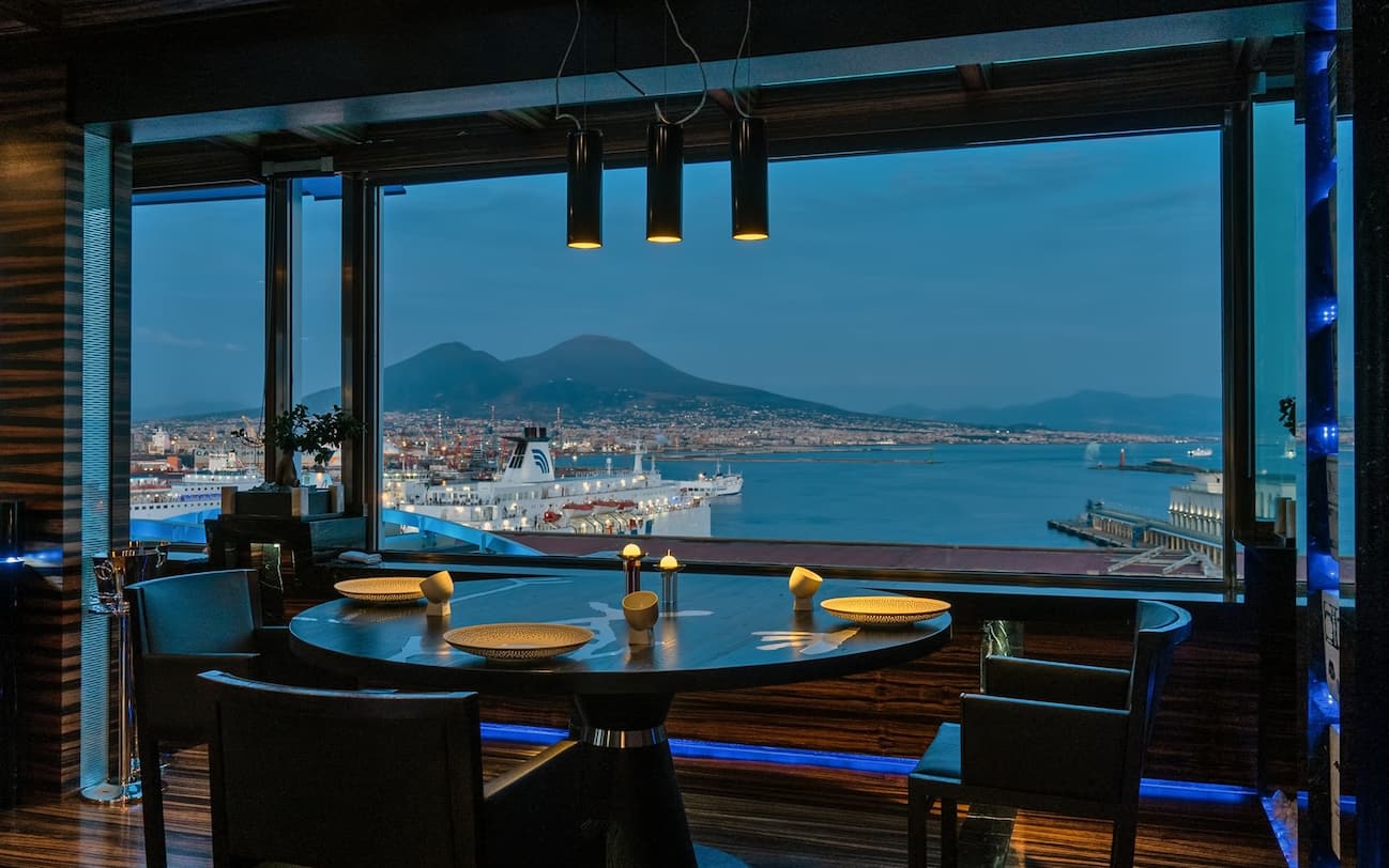 Aperitivo con vista, rooftop bar esclusivi a Napoli da provare nell ...