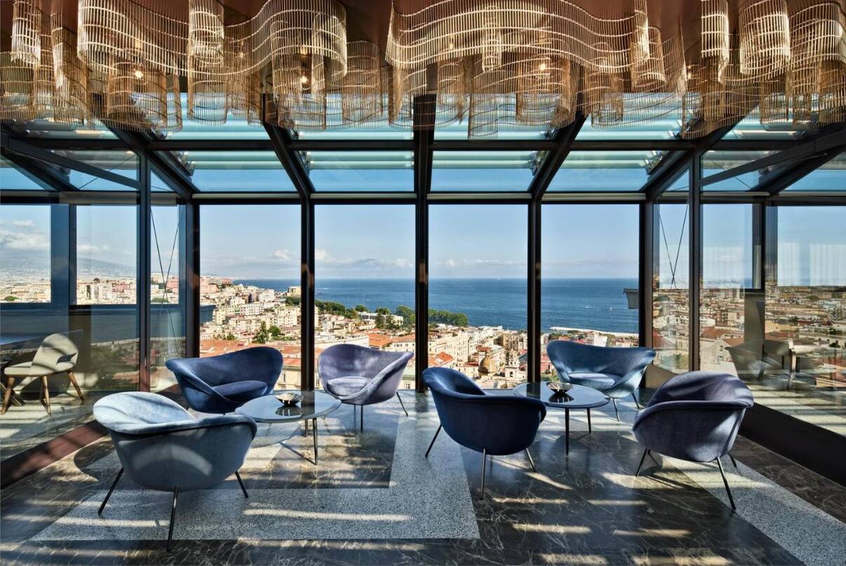 Aperitivo con vista, rooftop bar esclusivi a Napoli da provare nell ...