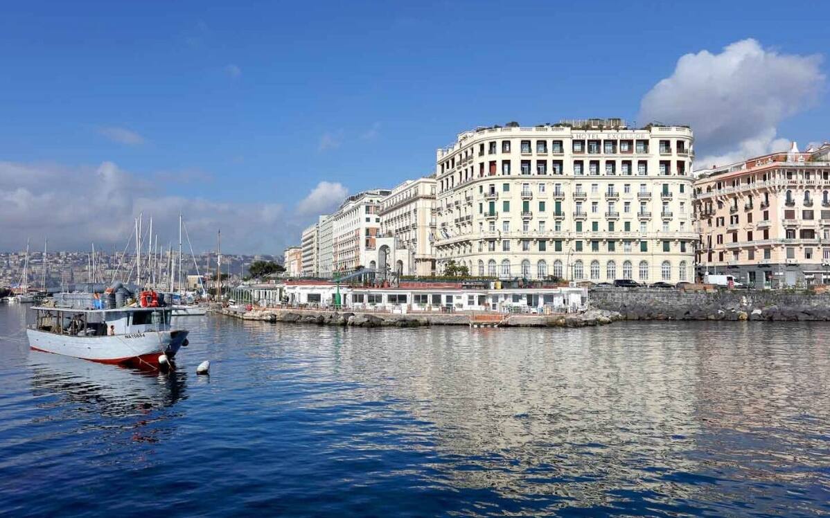 Aperitivo con vista, rooftop bar esclusivi a Napoli da provare nell ...