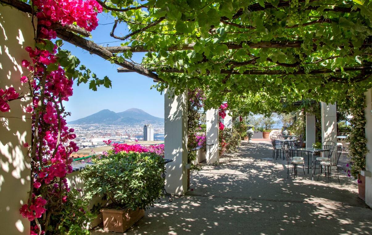Aperitivo con vista, rooftop bar esclusivi a Napoli da provare nell ...