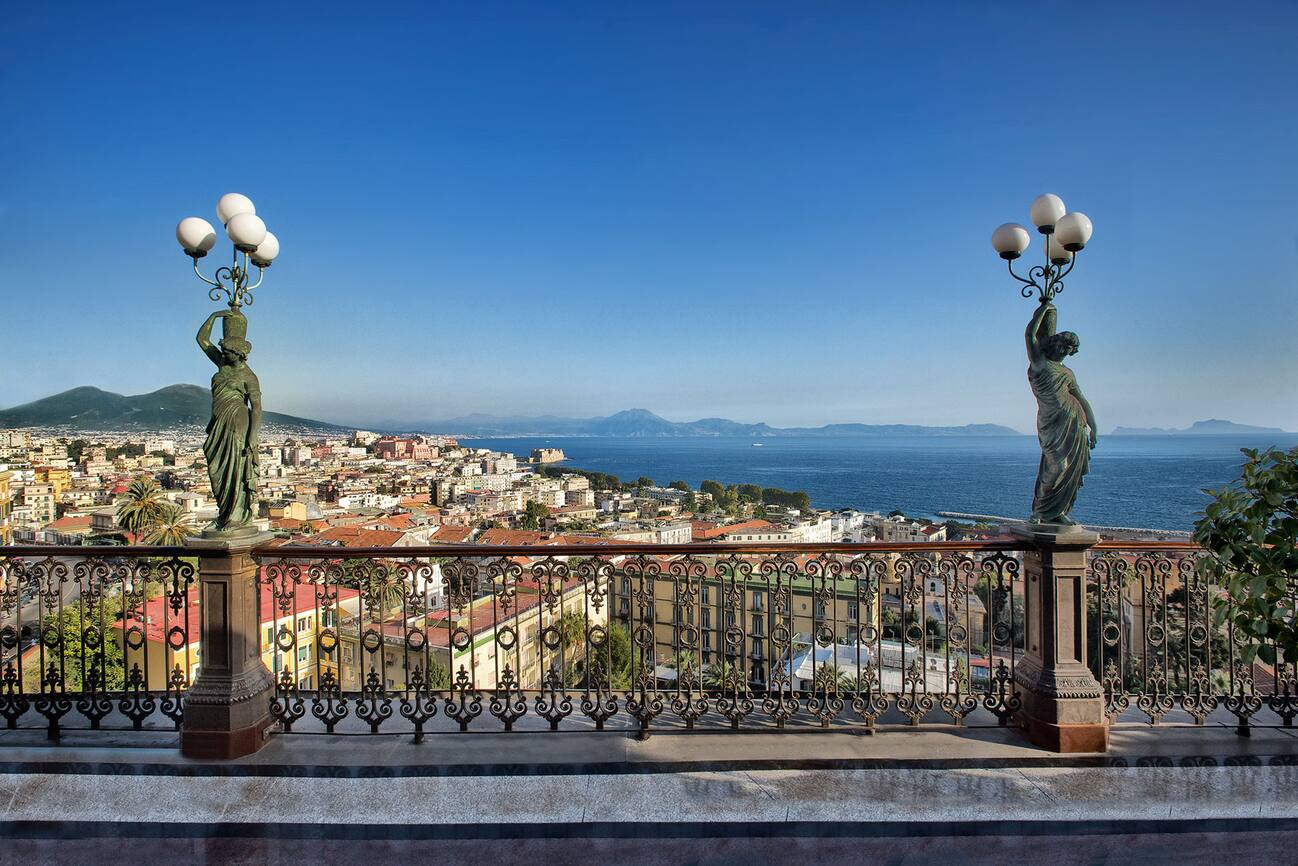 Aperitivo con vista, rooftop bar esclusivi a Napoli da provare nell ...