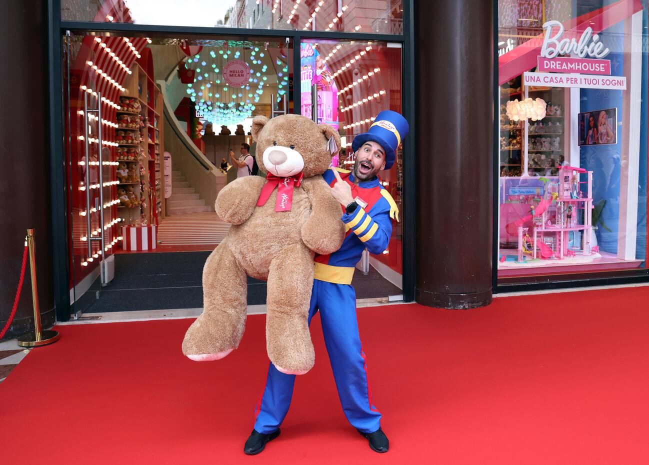 Hamleys a Milano, ha aperto il negozio di giocattoli più bello del ...