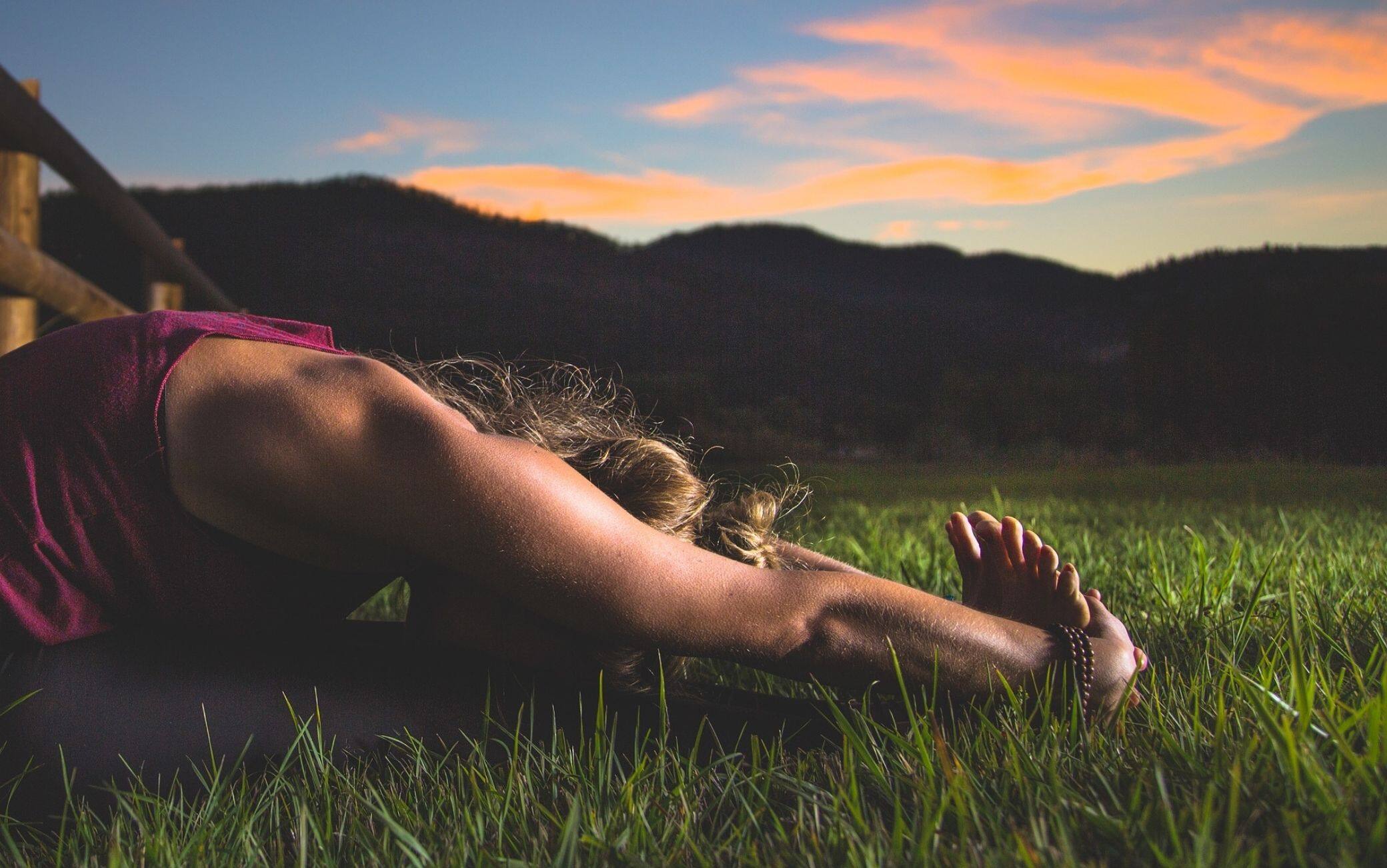 5 esercizi di stretching per gambe e glutei