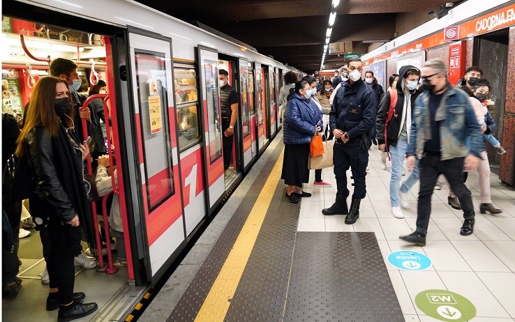 Frenata d’emergenza automatica, metro M1 di Milano sospesa tra Cairoli ...