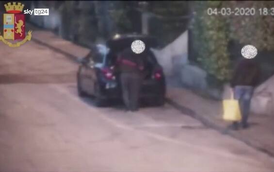 Traffico di droga a Milano, arrestati alcuni ultras del Milan | Sky TG24