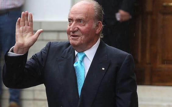 Il Re Juan Carlos lascia la Spagna dopo le inchieste per evasione fiscale
