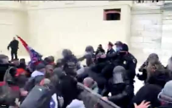 Usa, assalto a Capitol Hill: arriva condanna a 41 mesi per violenza ...
