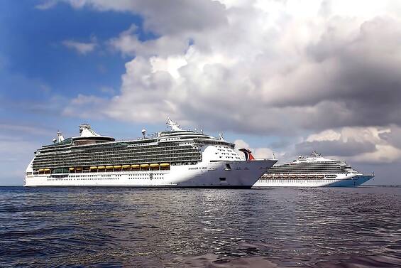 Covid, focolaio sulla nave da crociera Royal Caribbean: 48 positivi a ... Covid, focolaio sulla nave da crociera Royal Caribbean: 48 positivi a ...