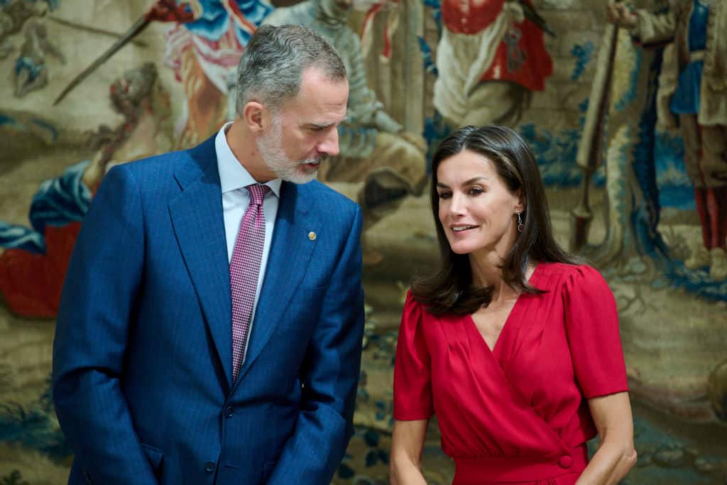 La regina di Spagna Letizia compie 50 anni, chi è l'ex giornalista che ...