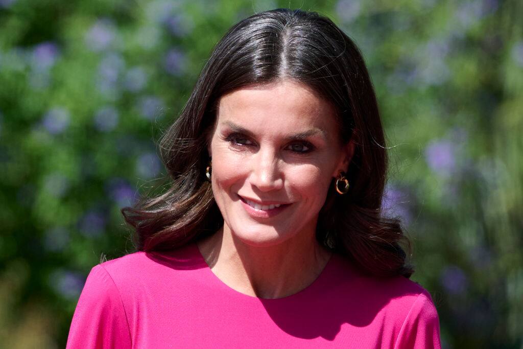 La regina di Spagna Letizia compie 50 anni, chi è l'ex giornalista che ...