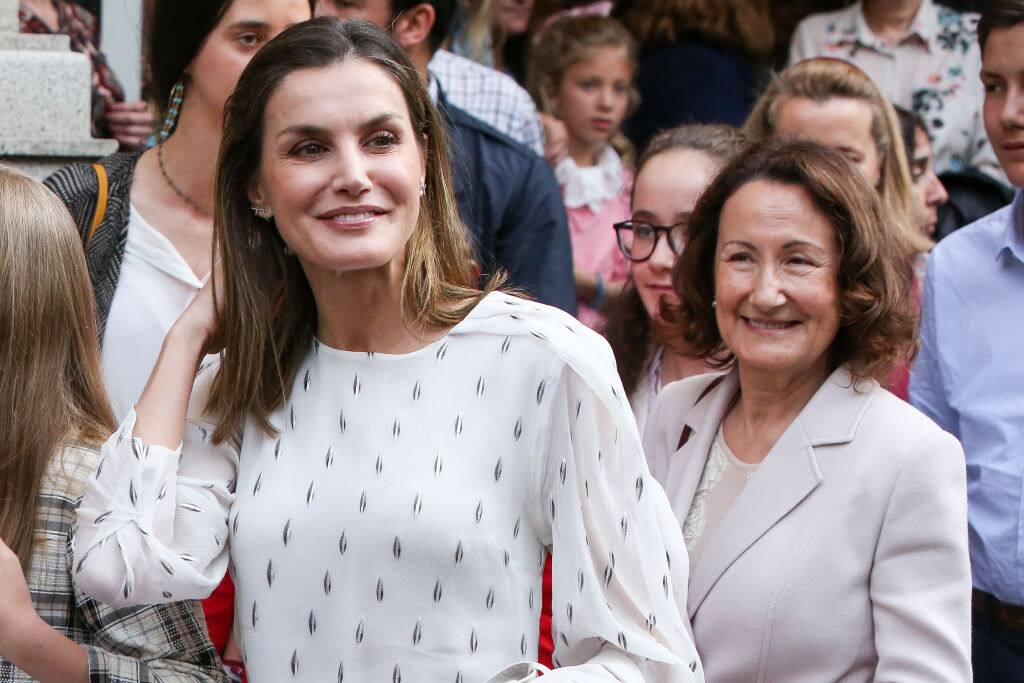 La regina di Spagna Letizia compie 50 anni, chi è l'ex giornalista che ...