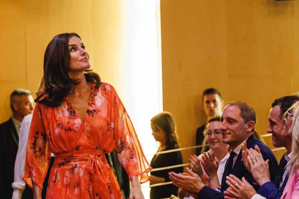 La regina di Spagna Letizia compie 50 anni, chi è l'ex giornalista che ...