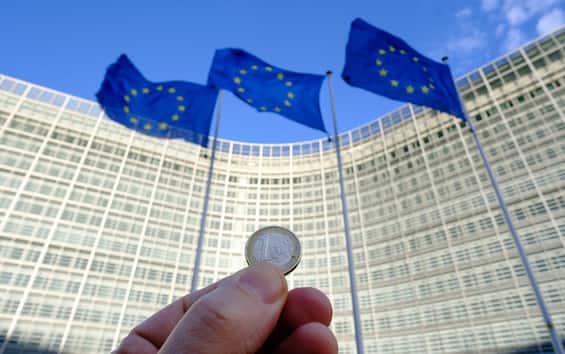 Ue, euro digitale insieme al cash entro il 2026: cos'è e come funziona ...