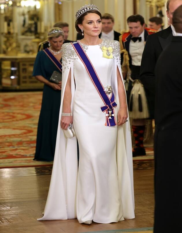 Kate Middleton, il look per la cena di Stato: abito bianco Jenny ...