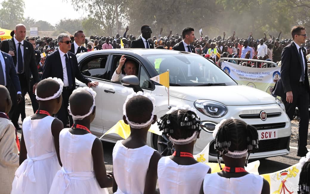 Sudan, a Khartoum scontri tra esercito e paramilitari. Spari vicino l'ambasciata italiana | Sky TG24