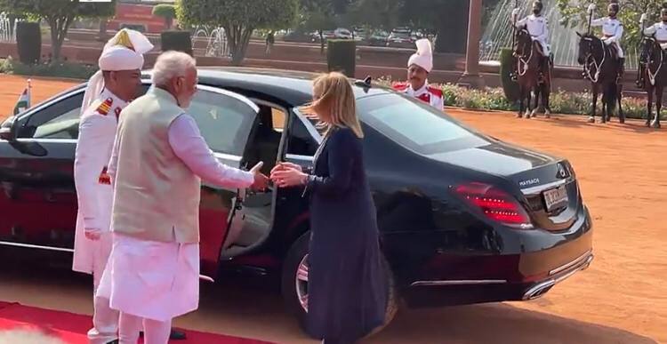 India, Meloni accolta dal premier Modi al palazzo presidenziale | Sky TG24
