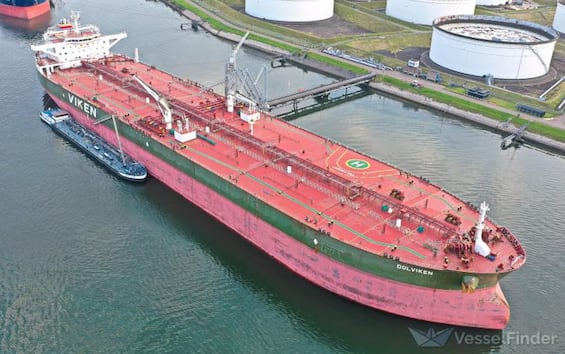 Fonti USA: l'Iran ha sequestrato una petroliera nel golfo di Oman | Sky ...