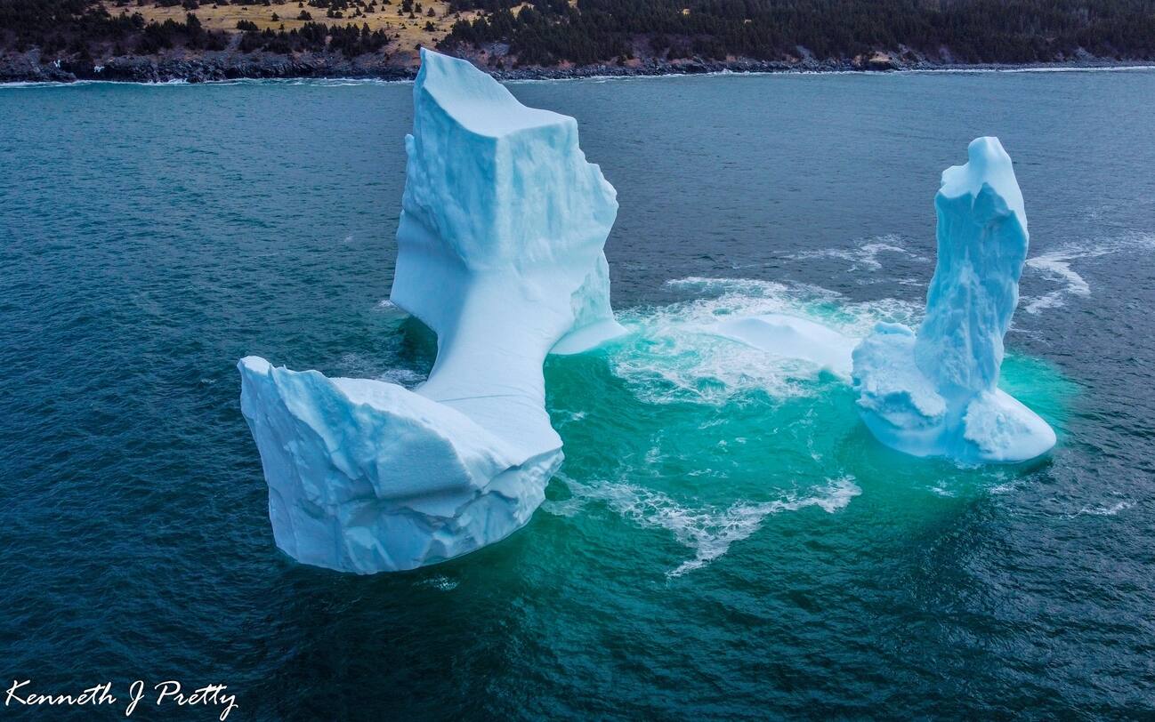 Un iceberg a forma di pene, la curiosa foto scattata sulle coste del ...