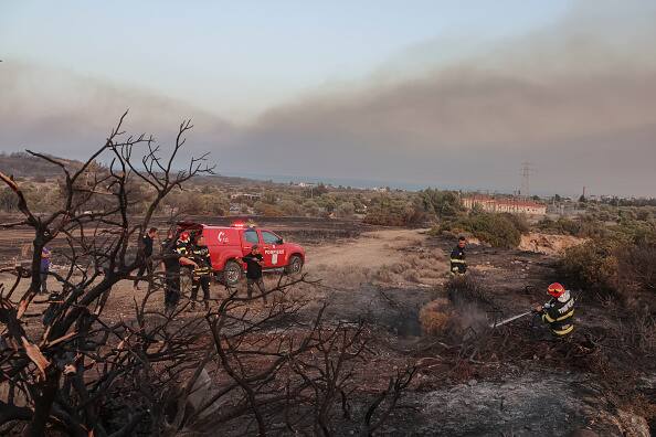 Incendi in Grecia, ancora emergenza: due morti in Tessaglia | Sky TG24