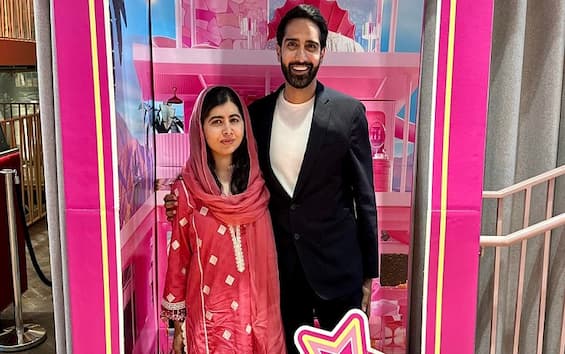Malala si fa foto da Barbie 'premio Nobel'. E prende in giro il marito ...