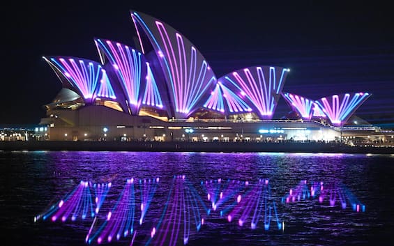 Australia, Sydney Opera House: spettacolo di laser celebra i 50 anni ...