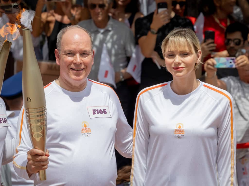 La fiamma olimpica è arrivata nel principato di Monaco accolta dai principi Alberto e Charlène ...