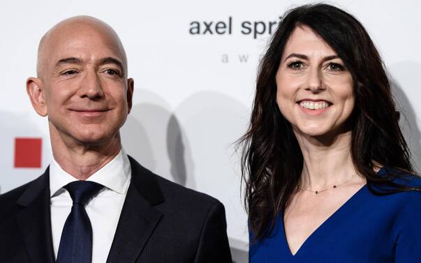 Jeff Bezos, proposta di matrimonio alla fidanzata Lauren Sanchez | Sky TG24