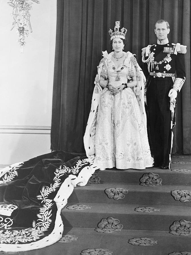 Regina Elisabetta II, gli storici momenti dell'incoronazione. FOTO ...