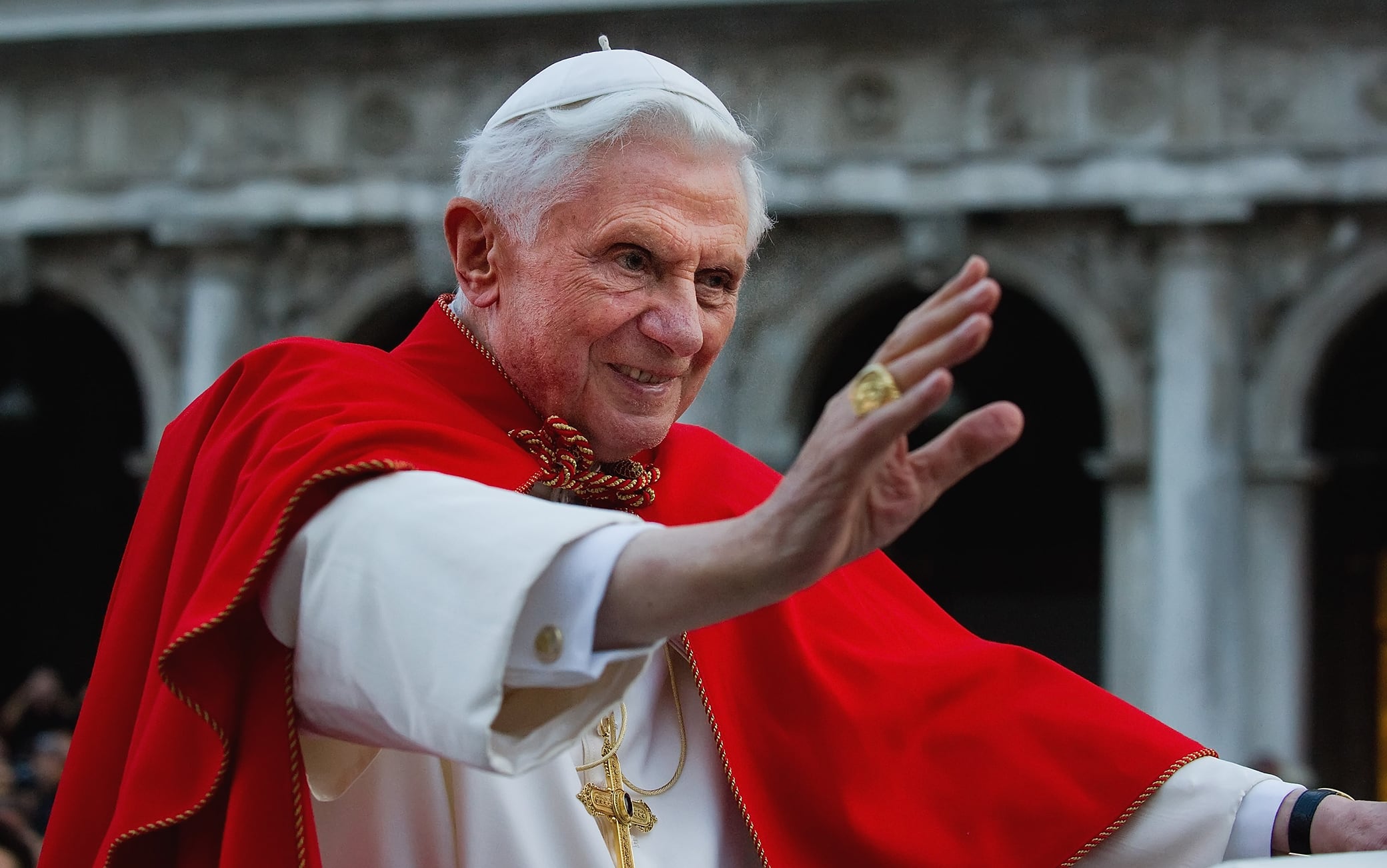 Papa Ratzinger è morto, addio a Benedetto XVI: aveva 95 anni | Sky TG24