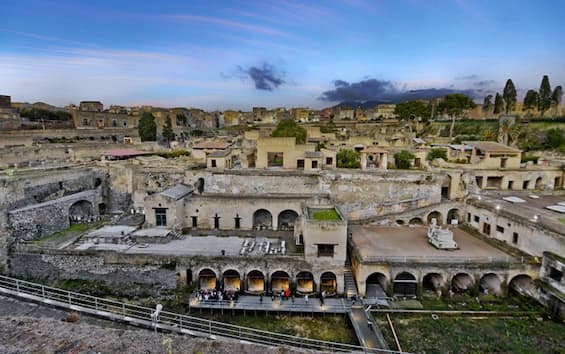 Scavi a Ercolano, ritrovato lo scheletro di un fuggiasco | Sky TG24