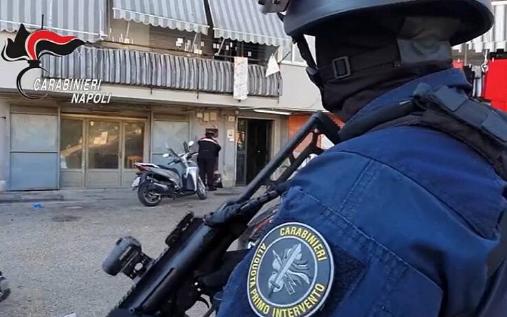 Napoli, mafia e spaccio di droga: blitz nel rione Traiano, 29 arresti ...