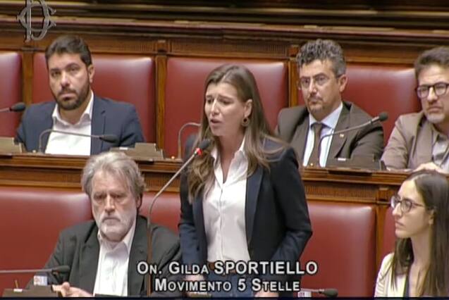 Rissa alla Camera, chi è il deputato M5s Leonardo Donno | Sky TG24