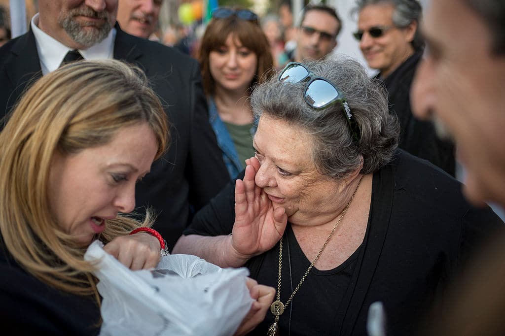 La famiglia di Giorgia Meloni, dalla sorella Arianna alla mamma Anna ...