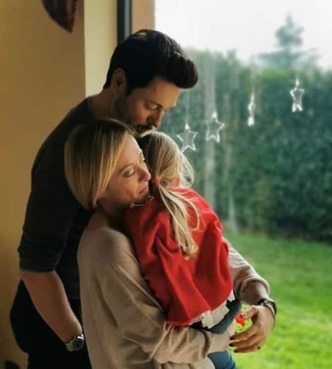 La famiglia di Giorgia Meloni, dalla sorella Arianna alla mamma Anna ...
