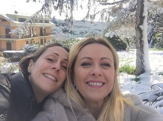 La famiglia di Giorgia Meloni, dalla sorella Arianna alla mamma Anna ...