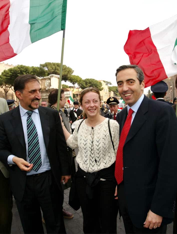 Giorgia Meloni da giovane: come è cambiato oggi il look della leader di ...