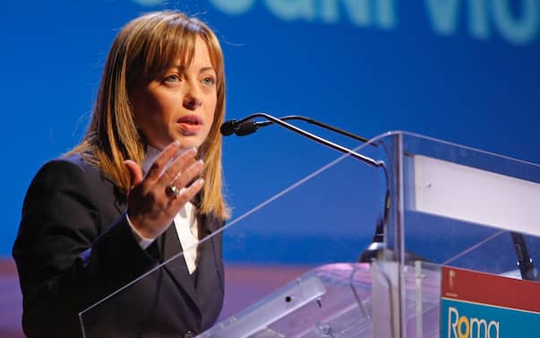 Giorgia Meloni da giovane: come è cambiato oggi il look della leader di ...