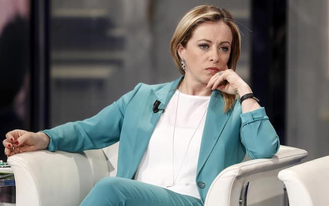 Giorgia Meloni da giovane: come è cambiato oggi il look della leader di ...