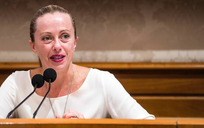 Giorgia Meloni da giovane: come è cambiato oggi il look della leader di ...