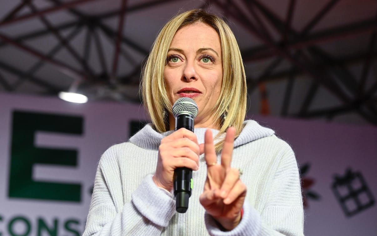 Giorgia Meloni da giovane: come è cambiato oggi il look della leader di ...