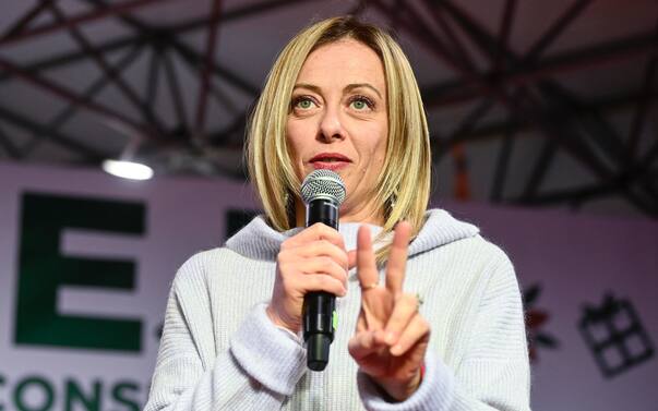 Giorgia Meloni da giovane: come è cambiato oggi il look della leader di ...