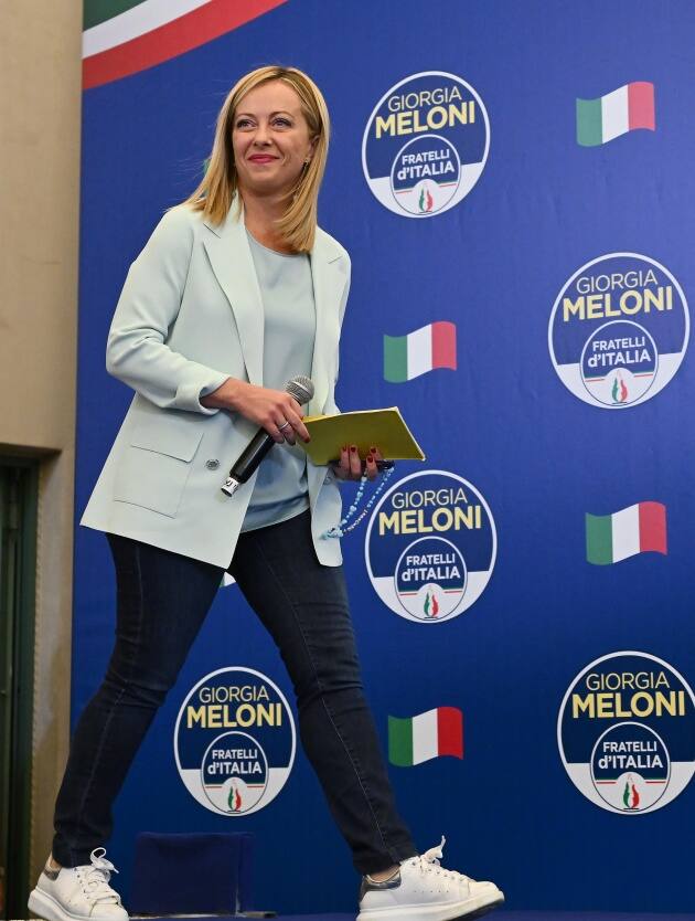 Giorgia Meloni da giovane: come è cambiato oggi il look della leader di FdI. FOTO | Sky TG24