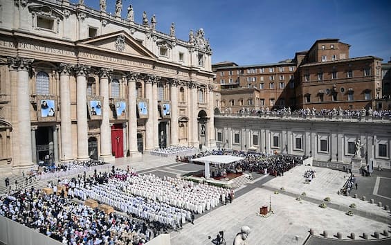Papa Francesco proclama dieci nuovi santi nella messa in piazza San ...