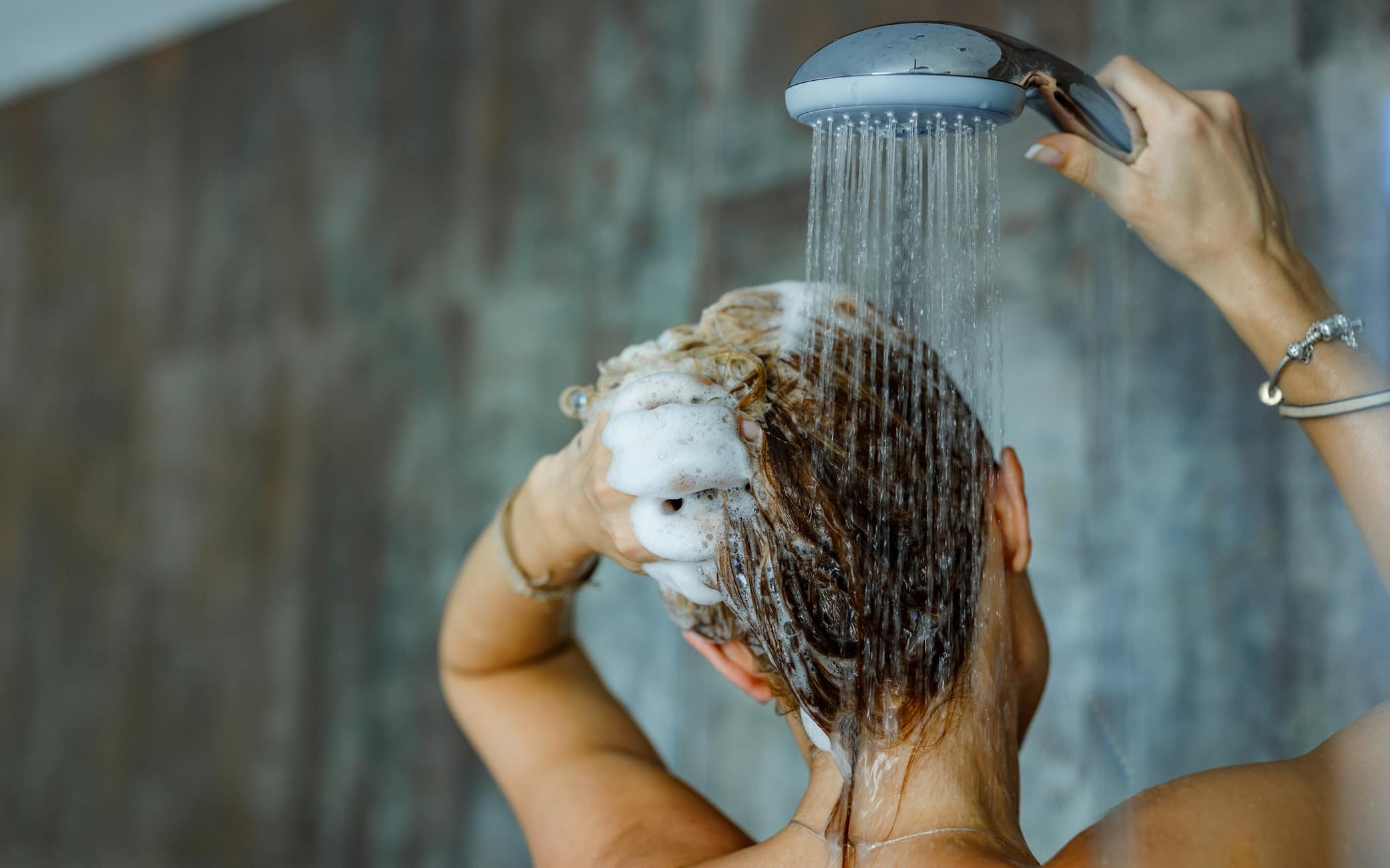 Vortici nei capelli, se compaiono è anche colpa della genetica | Sky TG24