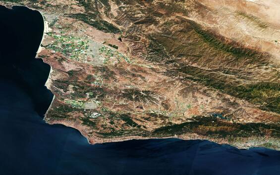 La base aerea di Vandenberg, in California, fotografata dai satelliti ...
