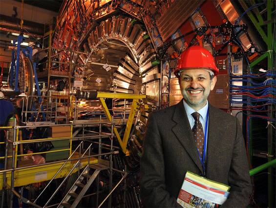 Libri, l'intervista a Guido Tonelli sul suo ultimo libro 'Tempo'