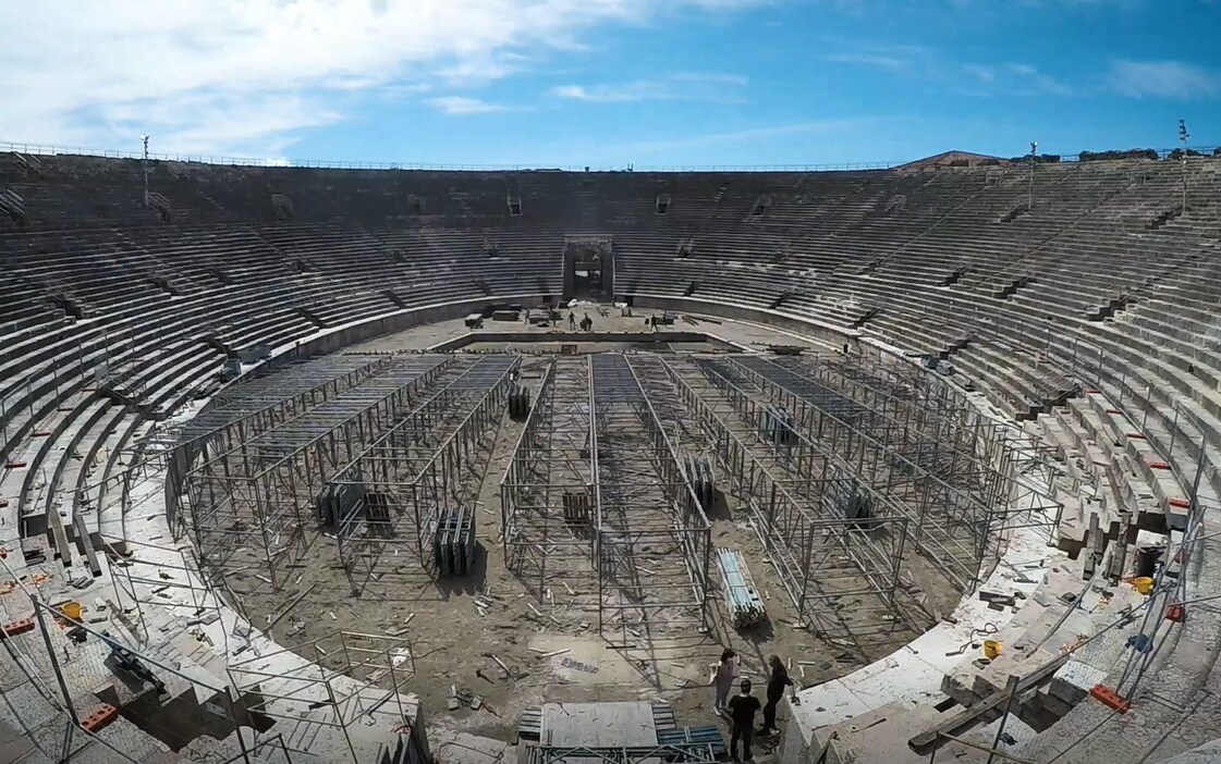 Arena di Verona, il palco al centro per non restare in silenzio. VIDEO ...