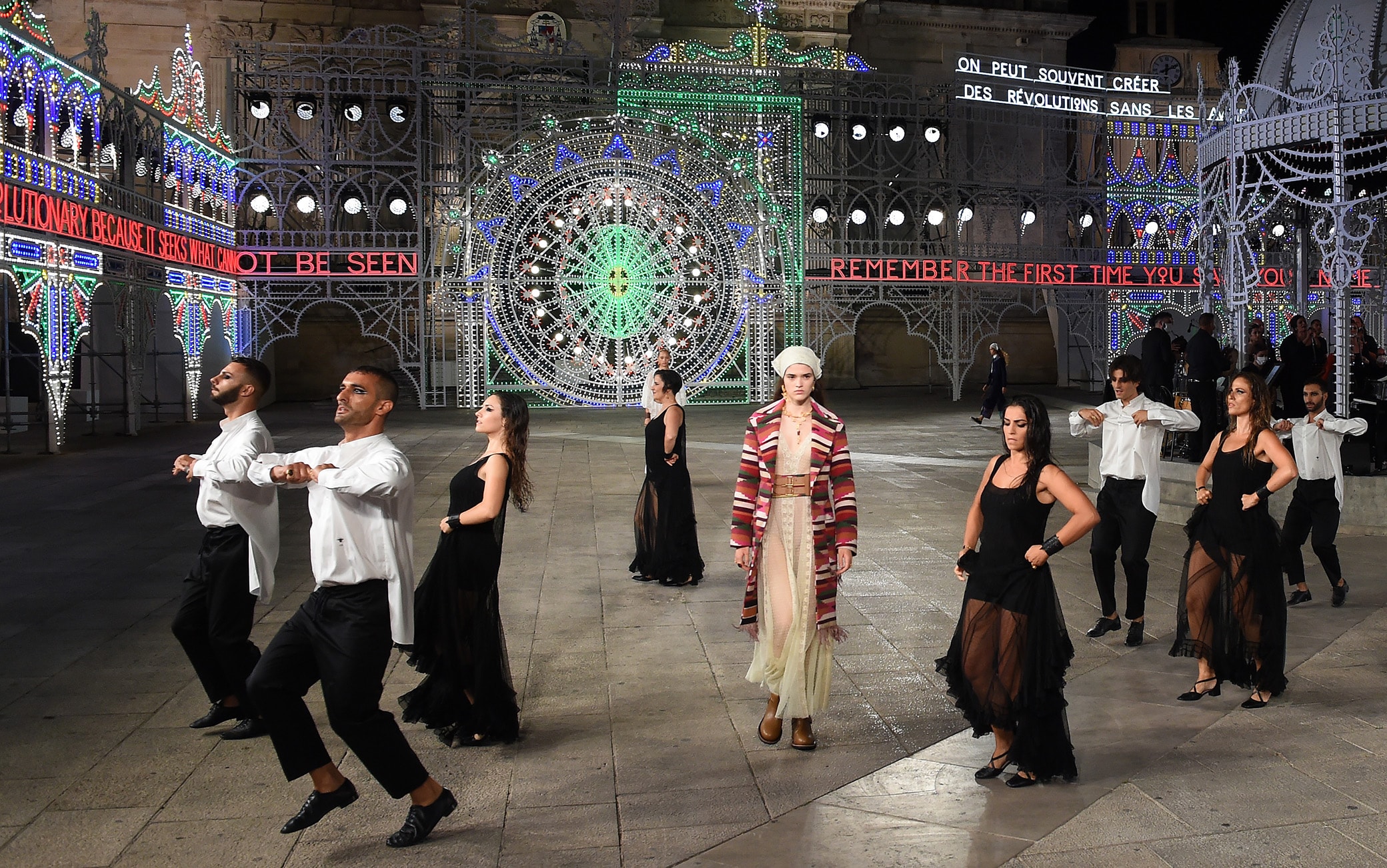 Sfilata Dior a Lecce, il video: la collezione Cruise va in scena tra ...