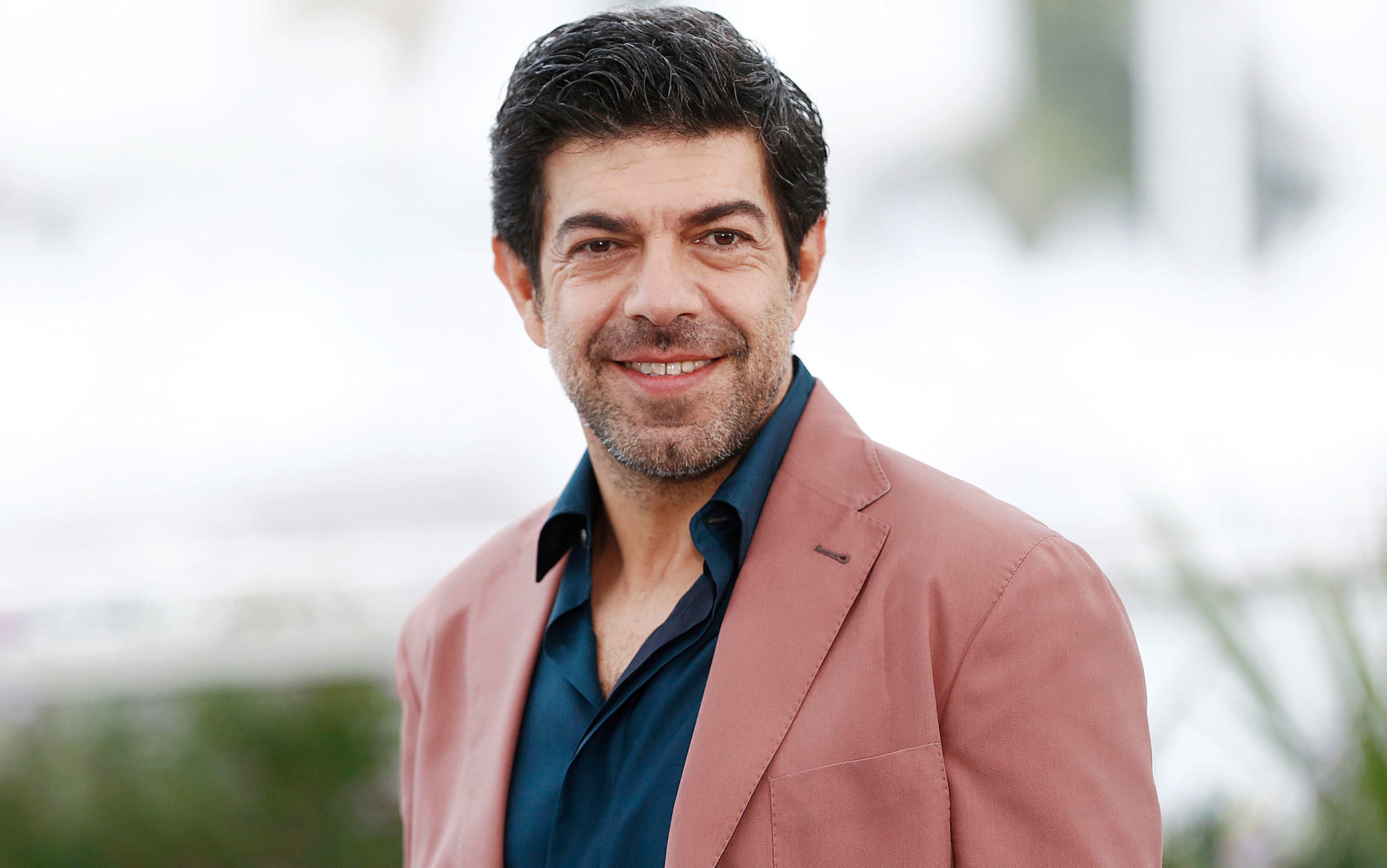 Pierfrancesco Favino tra i lettori della messa in Vaticano di papa ...