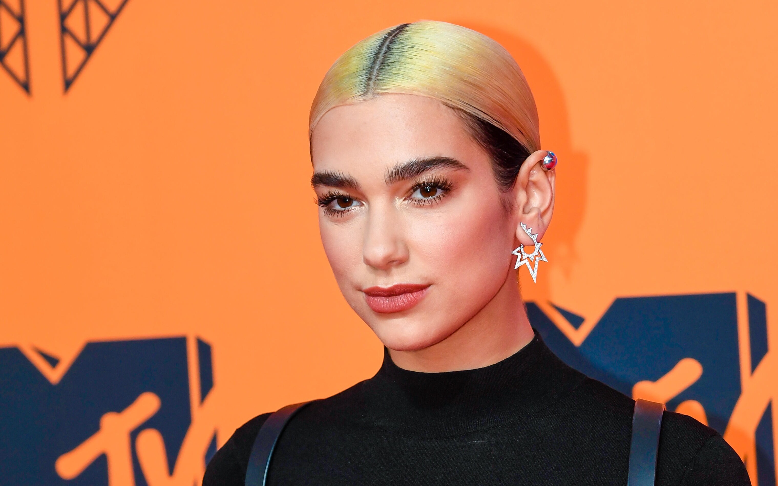 Dua Lipa conquista il Time: la cover